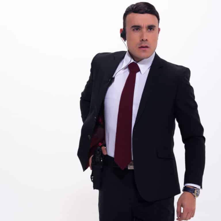 CÓMO DEBE SER UN ESCOLTA: 5 CUALIDADES CLAVES